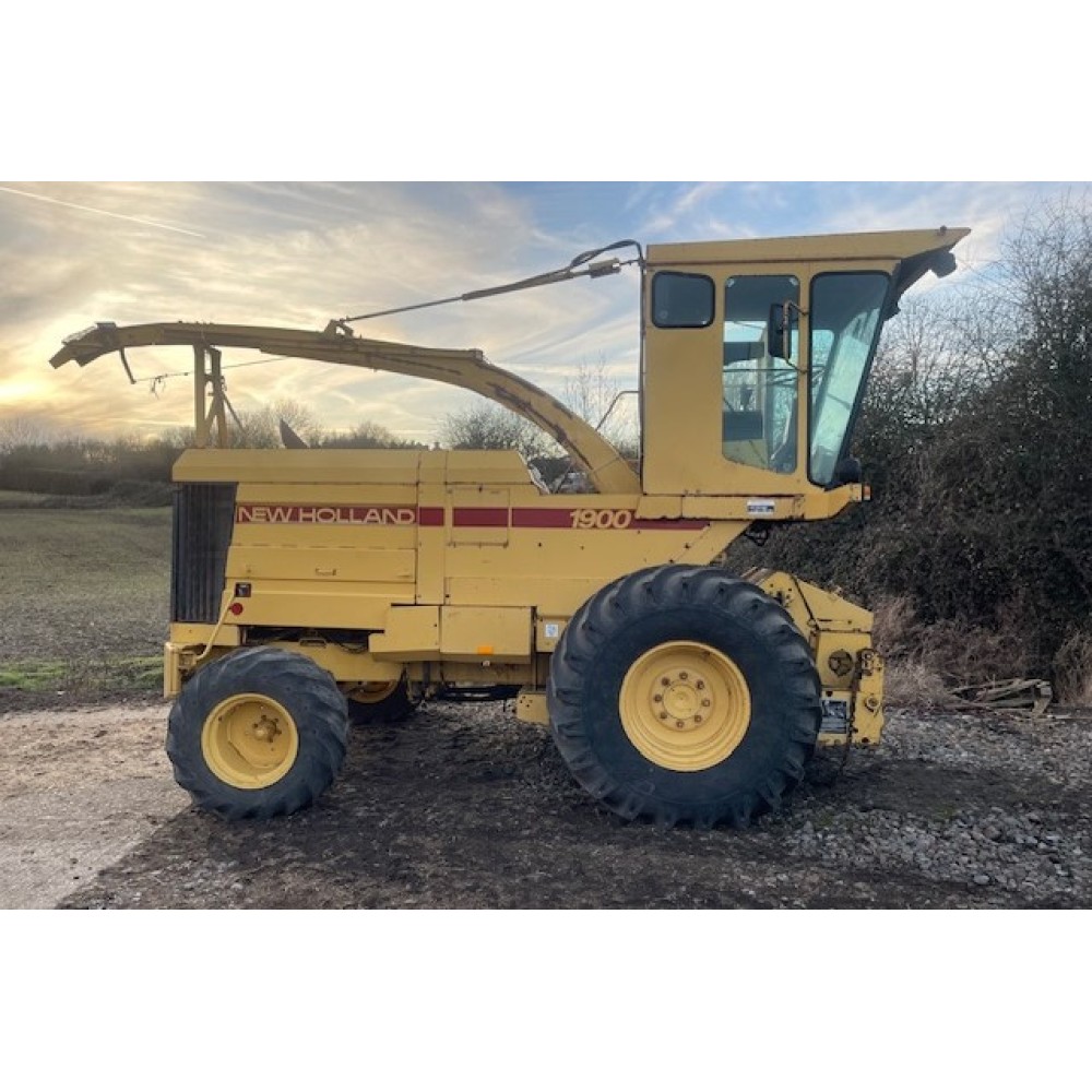 1986 New Holland 1900 Forage Harvester c/w 6 row maize header, grass ...